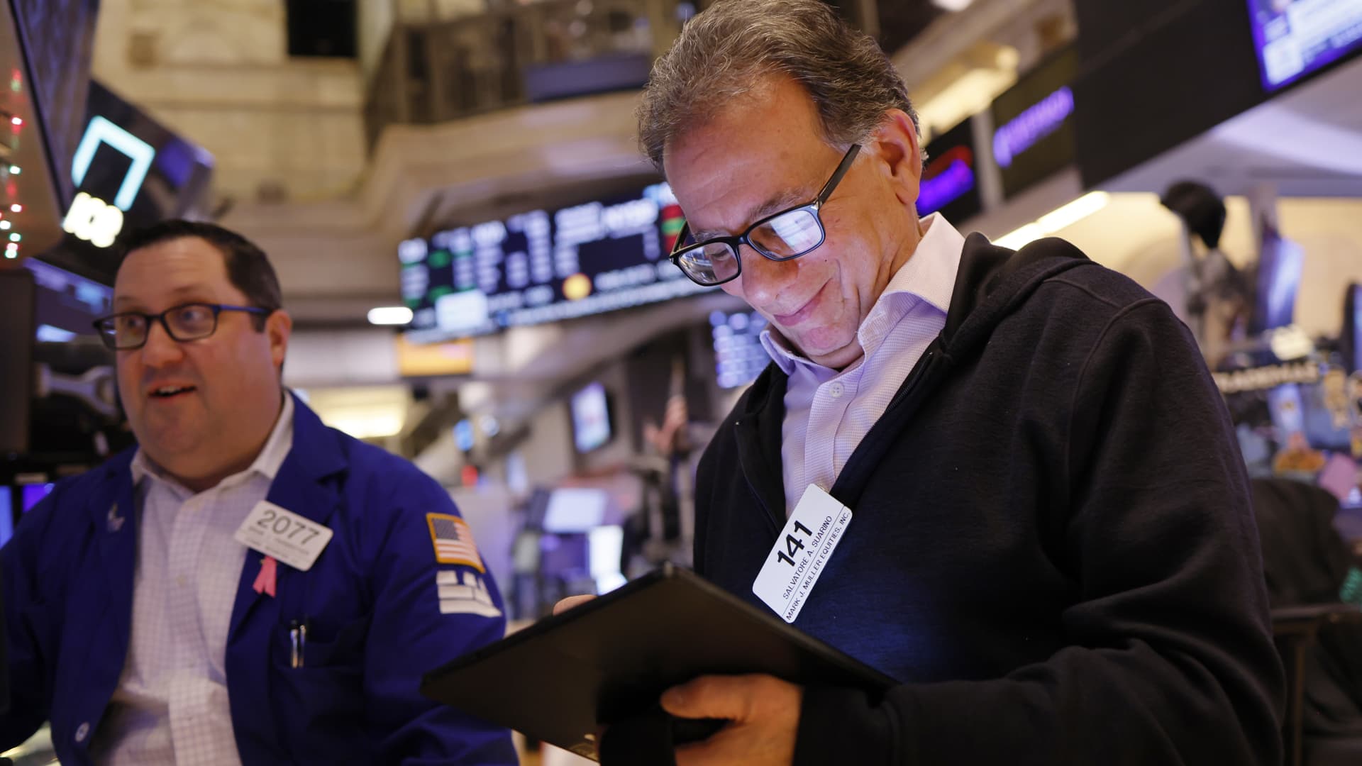 Dan Ives Declares Apple iPhone 17 Begins 'New Era,' Paving the Way for ...